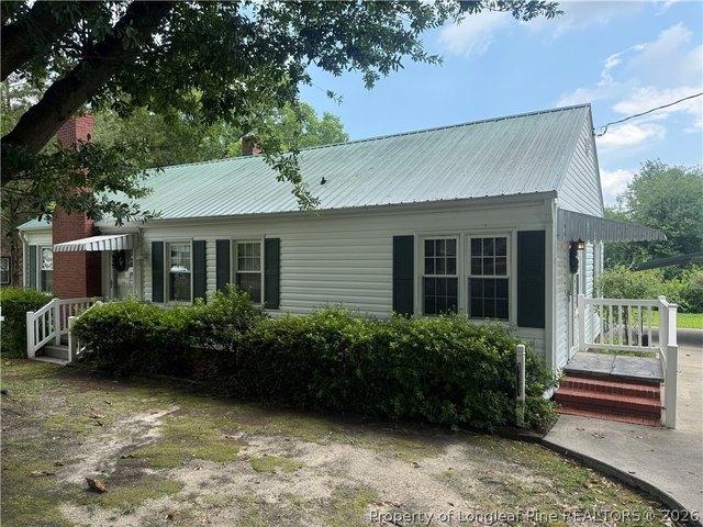 112 N Wright St, Raeford, NC 28376