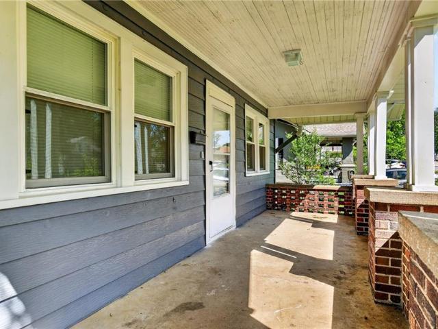 112 N Ash Avenue