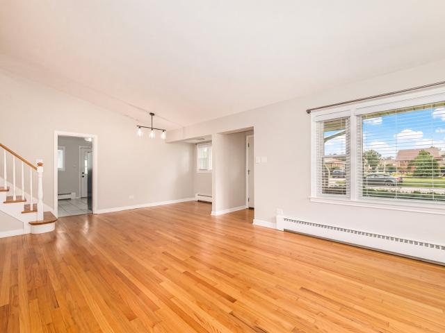 112 N Broadway Avenue