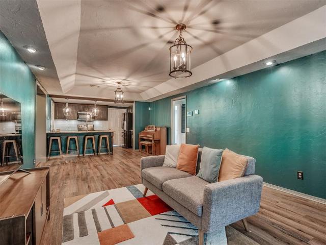 112 N Broadway Street