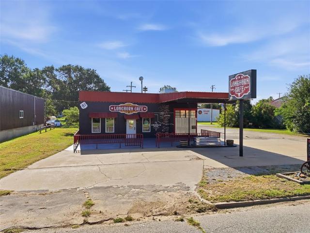 112 N Chisholm Trail