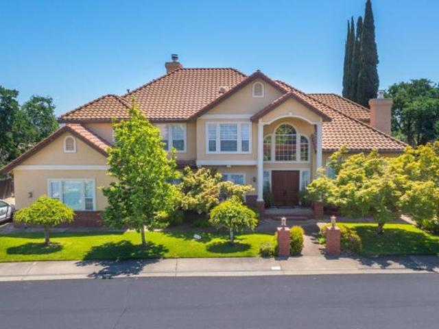 112 N Falls Dr, Folsom, CA 95630