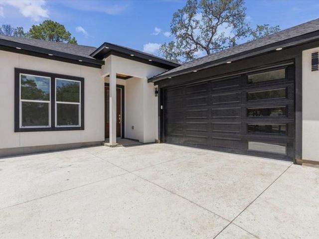 112 N Pohakea Dr, Bastrop, TX 78602