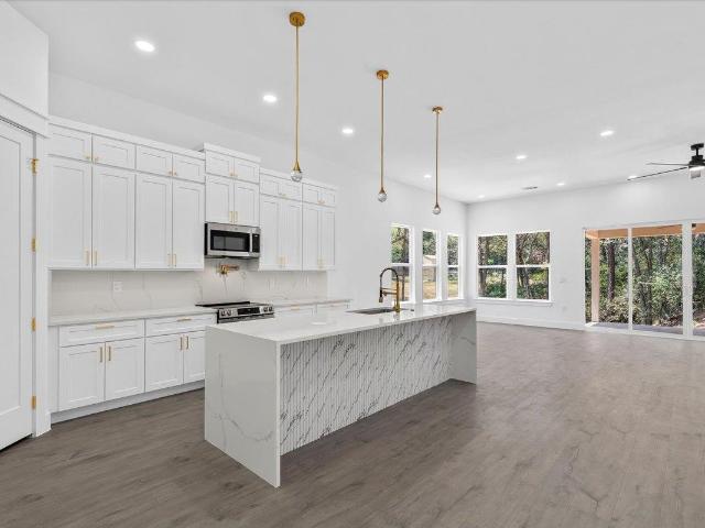 112 N Pohakea Dr