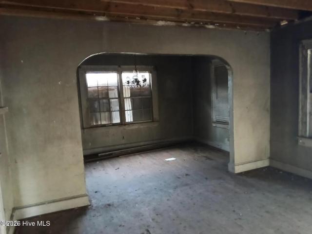 112 N Secrest Street