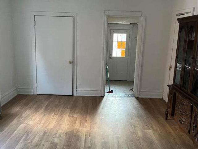 112 N Poplar Street