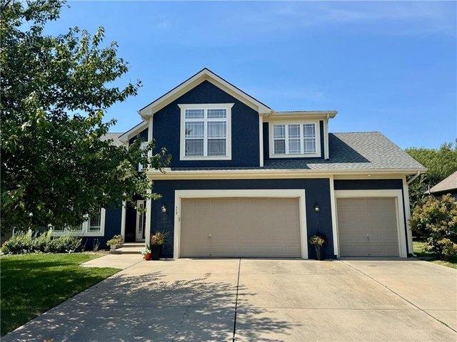 112 S Westglen Dr, Raymore, MO 64083