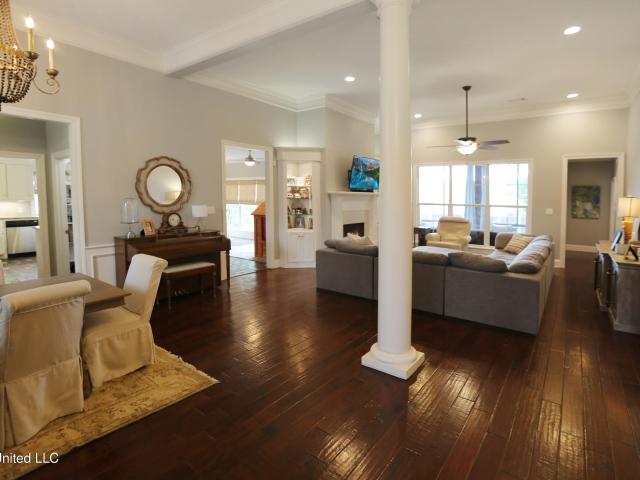 112 S Cypress Lake Boulevard