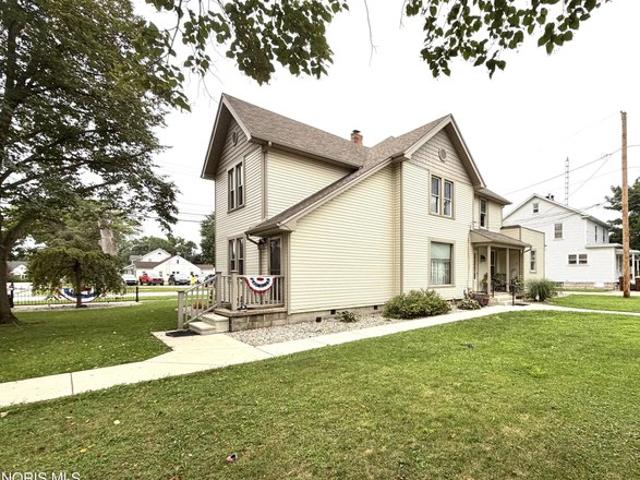 112 S Elm St, Woodville, OH 43469