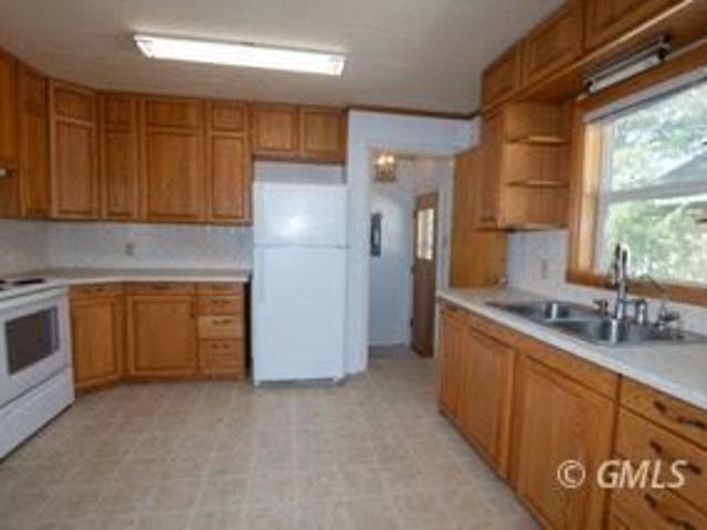 112 S Nowlan Ave, Glendive, MT 59330