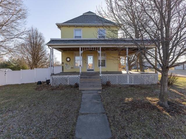 112 S State St, Atkinson, IL 61235