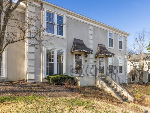 112 Saint Charles Pl