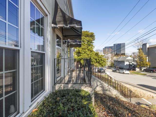 112 Saint Charles Pl