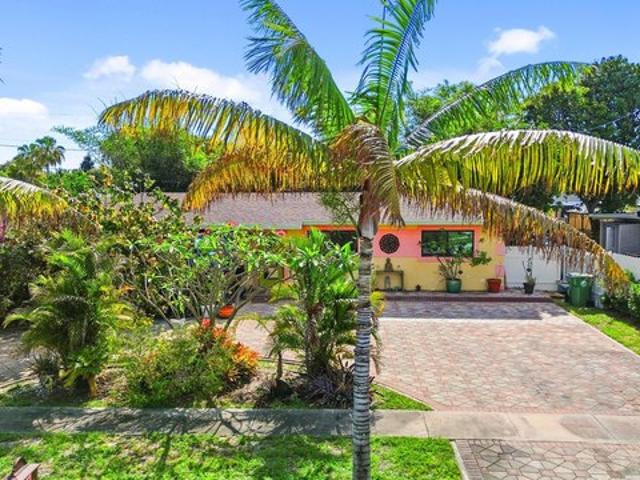 112 San Juan Dr, Palm Springs, FL 33461