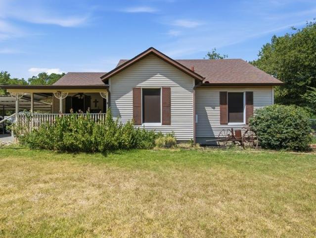 112 Sandra Dr, Azle, TX 76020