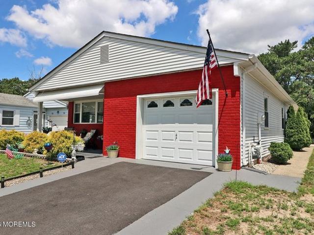 112 Santiago Dr, Toms River, NJ 08757