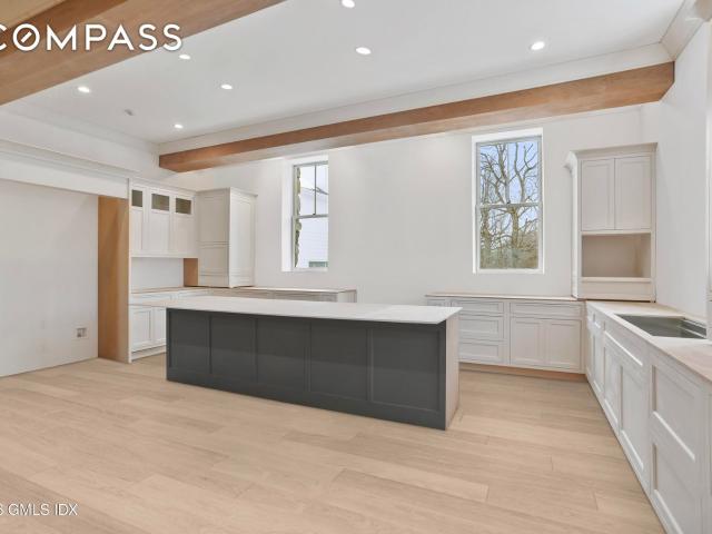 112 Sheep Hill Rd, Riverside, CT
