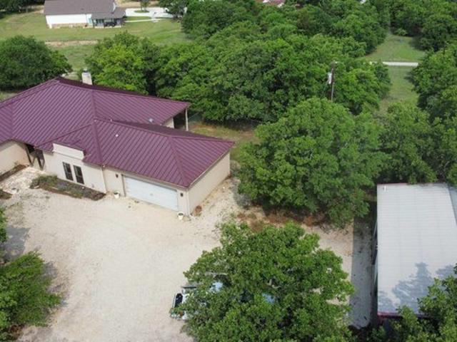 112 Silver Leaf Dr, Sunset, TX 76270