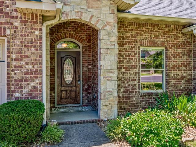 112 Silverstone Ln