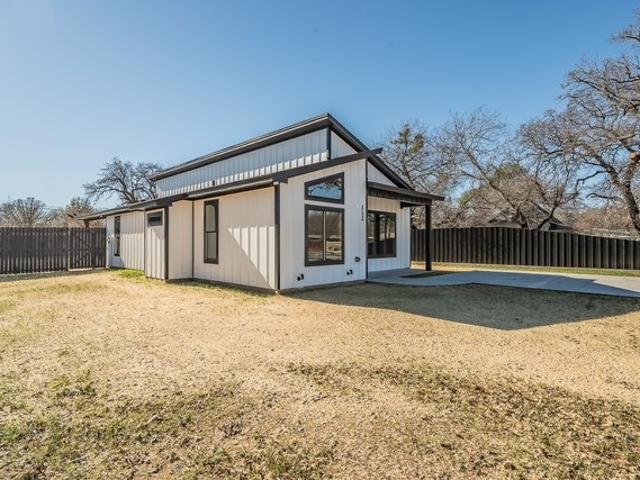 112 Stevens St, Bridgeport, TX 76426