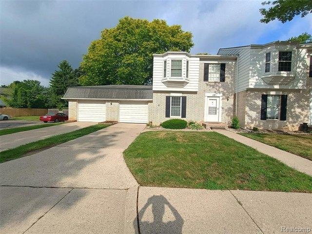 112 Stratford Ln, Rochester Hills, MI 48309