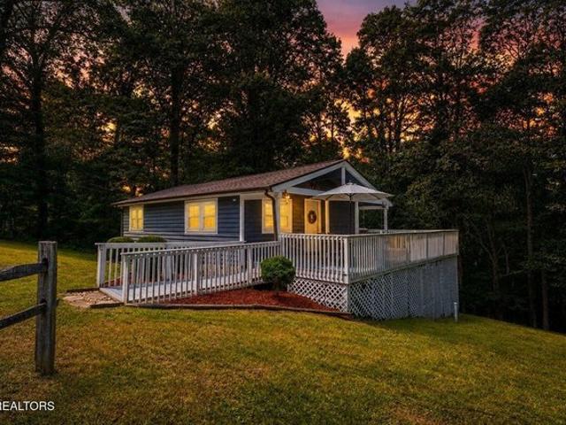 112 Posey Ln, Jacksboro, TN 37757