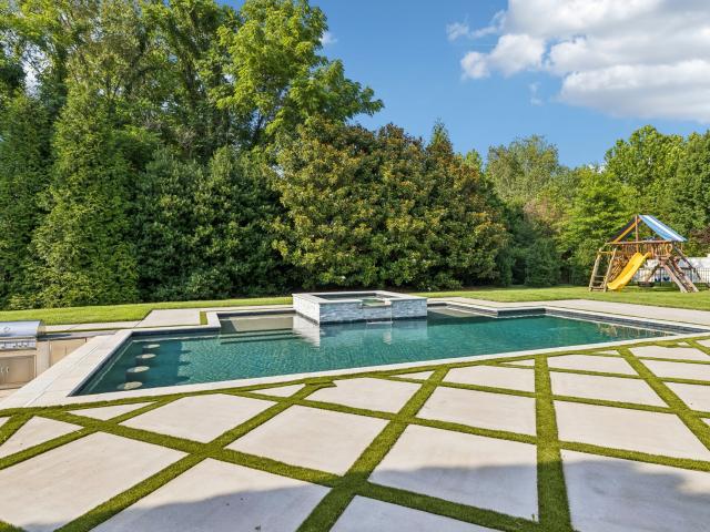 112 Patricia Lee Ct