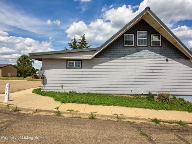 112 Pacific Ave, Mott, ND 58646