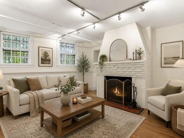 112 Pinckney St Apt 4, Boston, MA 02114