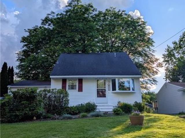 112 Pinewood Dr, Liverpool, NY 13090