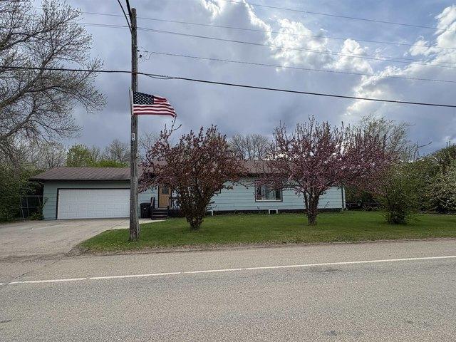 112 Pleasant Ave, Surrey, ND 58785