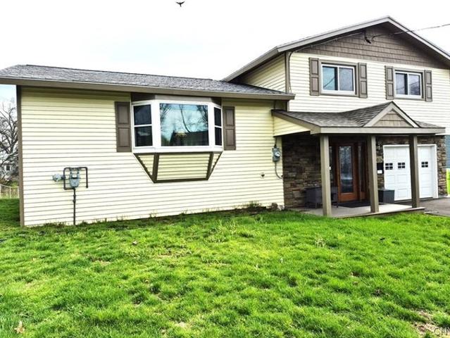 112 Primrose Ln, Syracuse, NY 13212