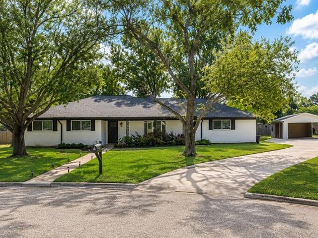 112 Royal Ln, Commerce, TX 75428