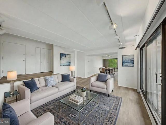 112 Roberts Ln Apt 300, Alexandria, VA 22314