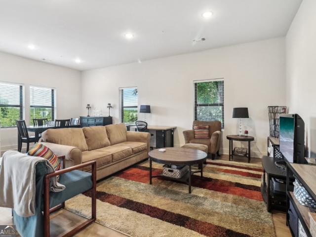 112 Rogers Street NE 206