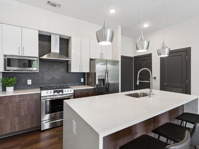 112 Rogers Street NE 210