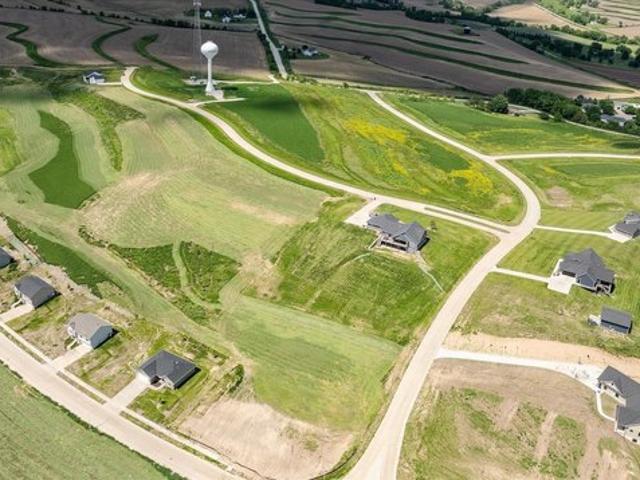 112 Ridgeline Rd, Woodbine, IA 51579