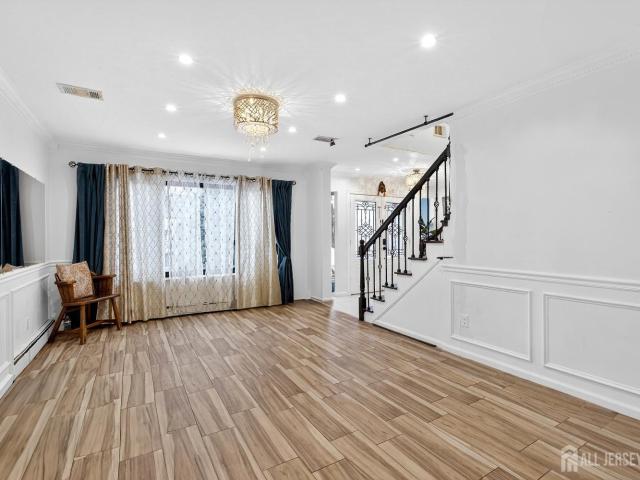112 W Willow Street W