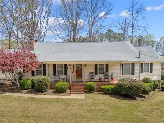 112 Allison Cir, Carrollton, GA 30117