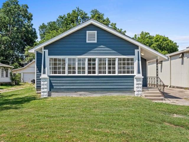 112 W Oak St, Independence, KS 67301