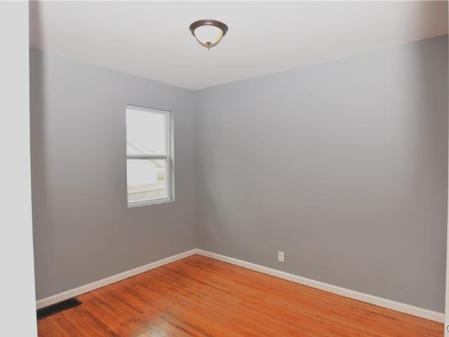 112 Woodlawn Avenue W