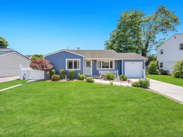 112 Washington St, Farmingdale, NY 11735