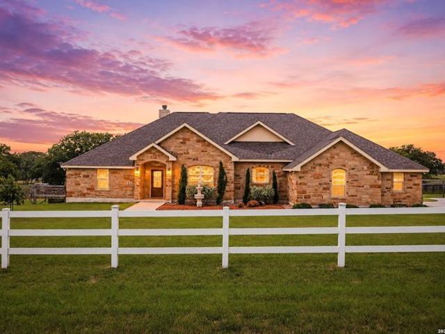 112 Westfield Lndg, La Vernia, TX 78121