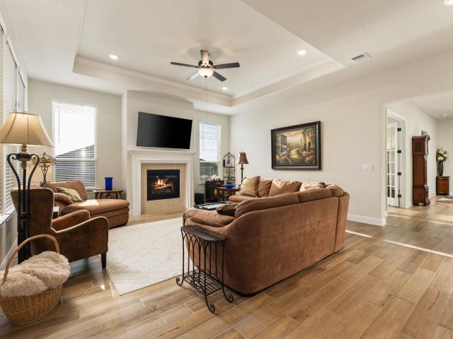 112 Telegraph Ln