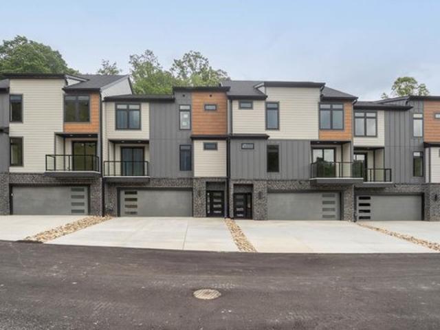 112 Tivoli Garden Dr, Morgantown, WV 26508