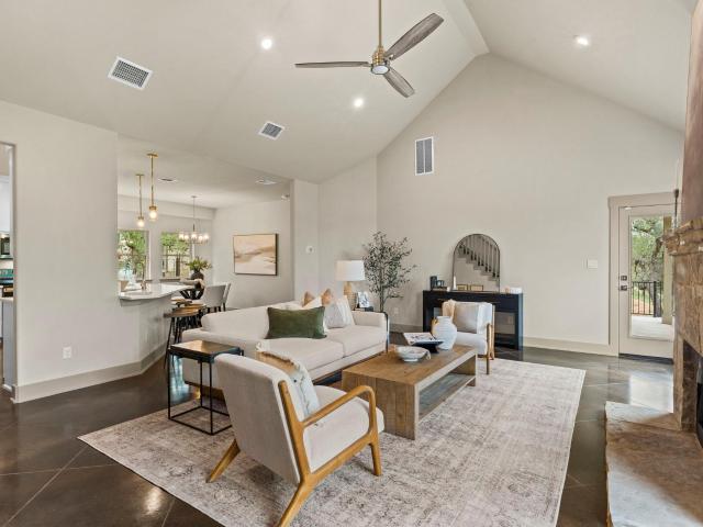 112 Twin Creek Cir