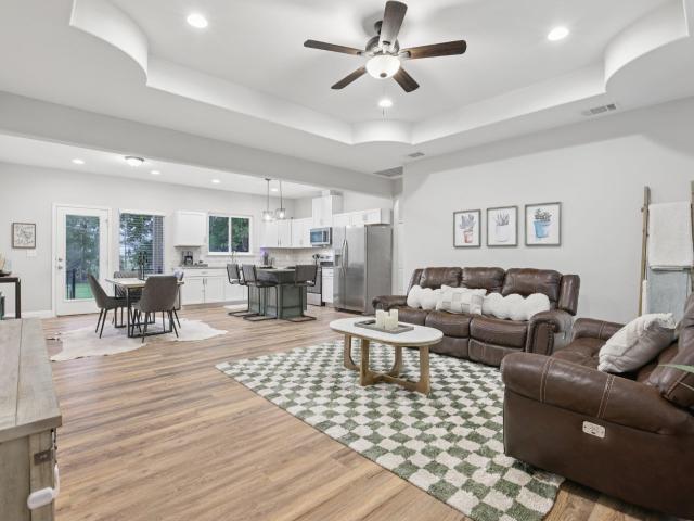 112 Twin Lakes Ln