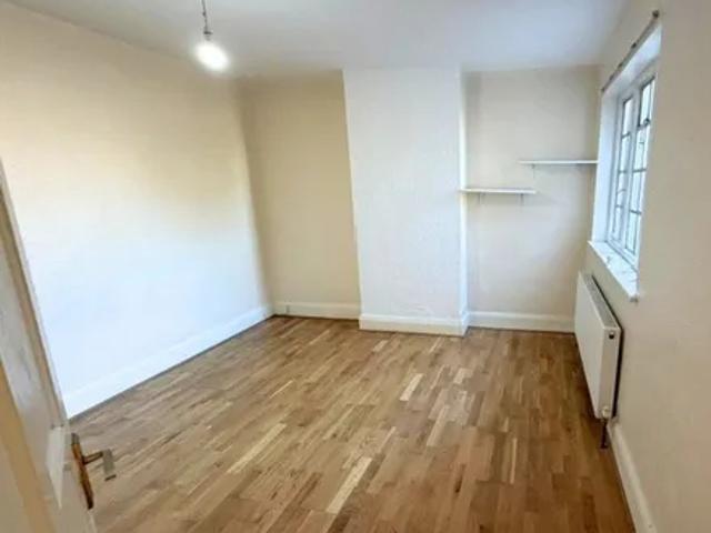 112A Coombe Lane, Cottenham Park, London, SW20 0BA, United Kingdom | 2 bed apartment for rent #114911364 | Rentberry
