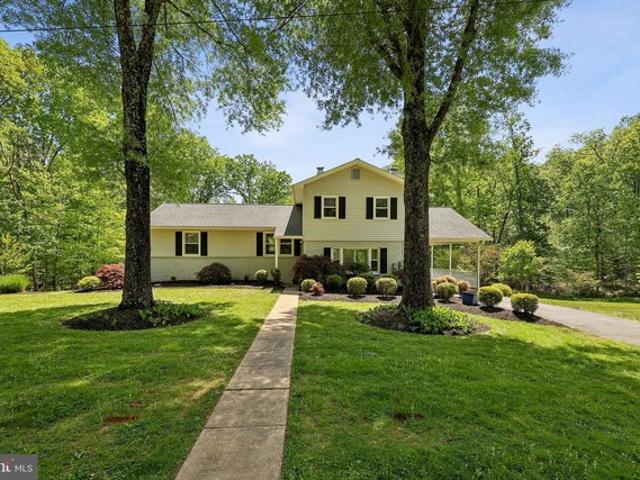 11341 Crescent Dr, Fairfax, VA 22030