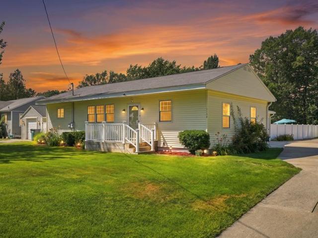 1134 Airport Rd, Muskegon, MI 49441